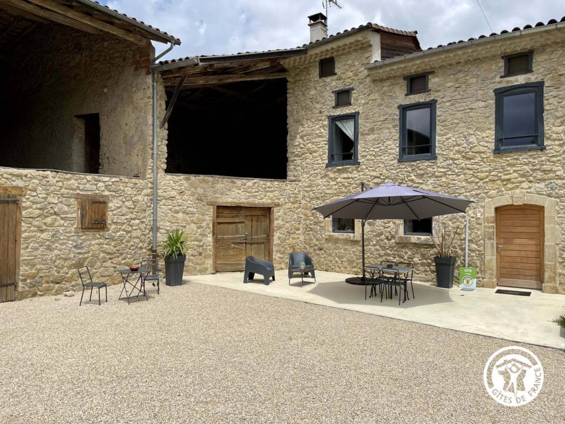 125 M² Gîte ∙ 3 Chambres ∙ 6 Personnes - Lac de Mondély