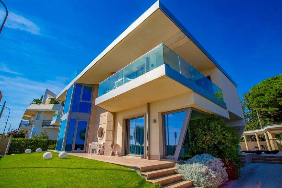 110 M² Apartment ∙ 4 Bedrooms ∙ 8 Guests - Terracina