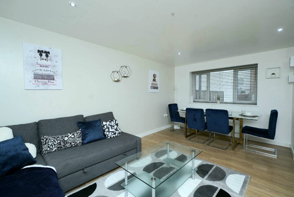 80 M² Apartment ∙ 2 Bedrooms ∙ 3 Guests - Luton