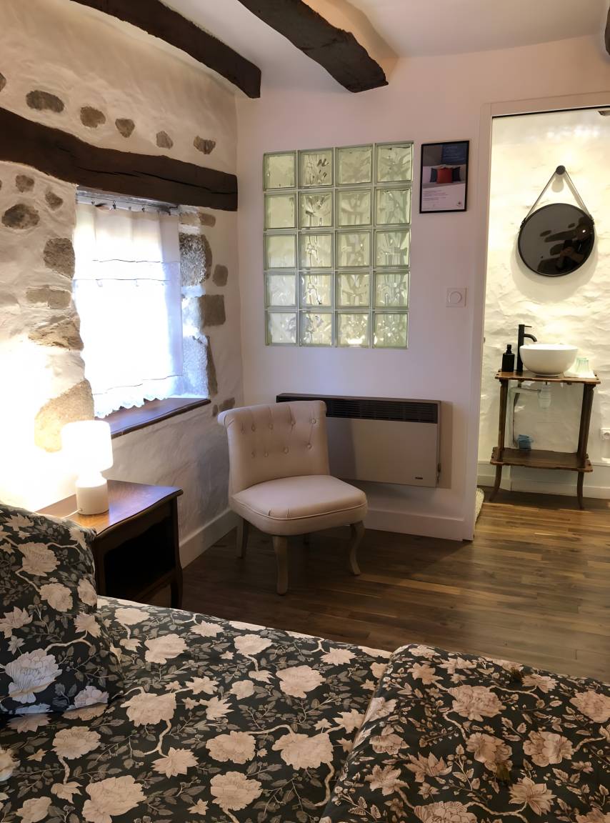 20 M² Chambre D'hôtes ∙ 1 Chambre ∙ 2 Personnes - Peyrat-le-Château