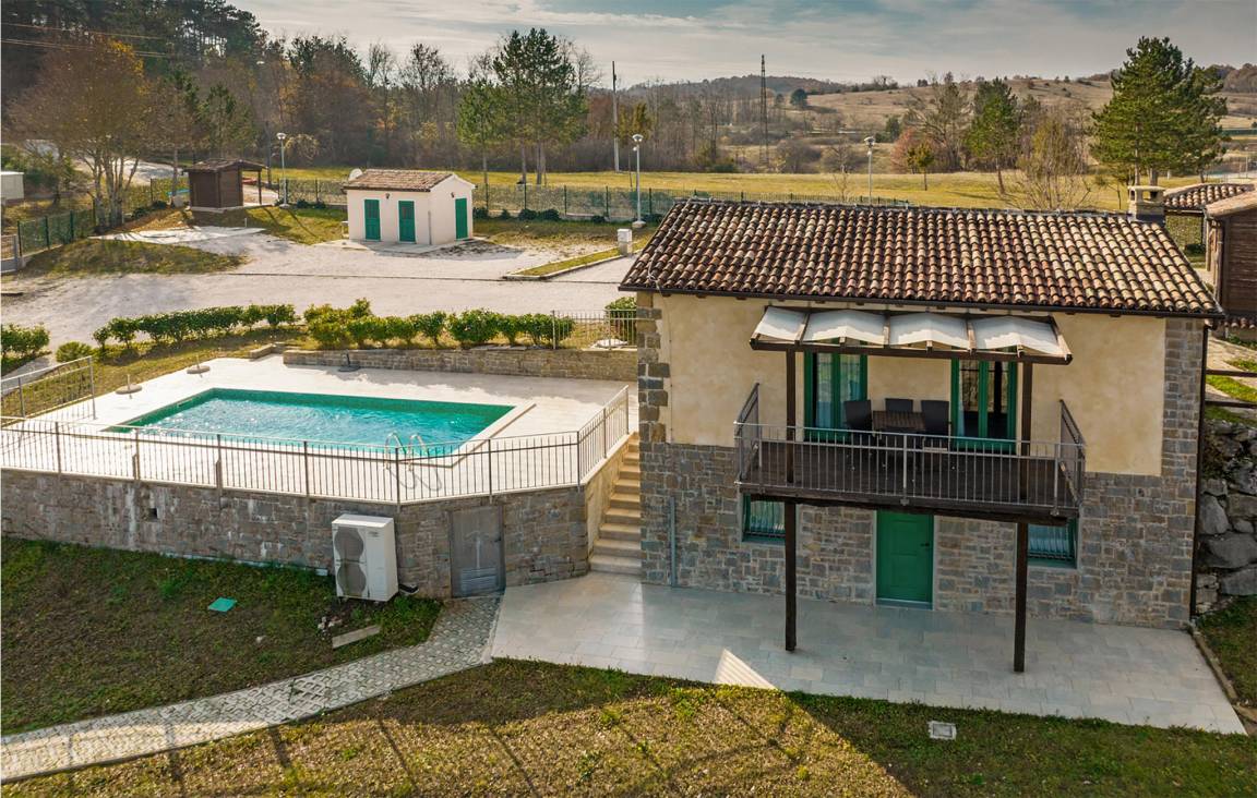 75 M² House ∙ 2 Bedrooms ∙ 5 Guests - Pazin