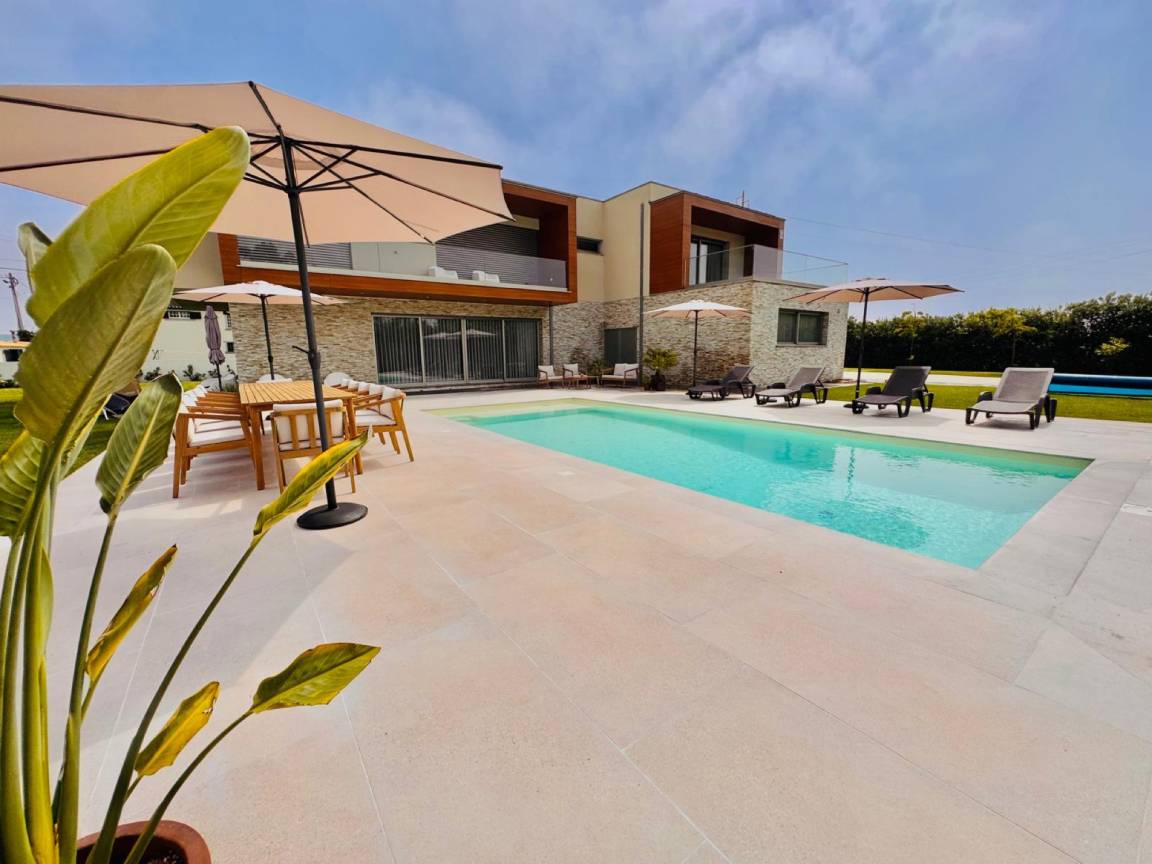 590 M² Villa ∙ 4 Bedrooms ∙ 10 Guests - Torreira