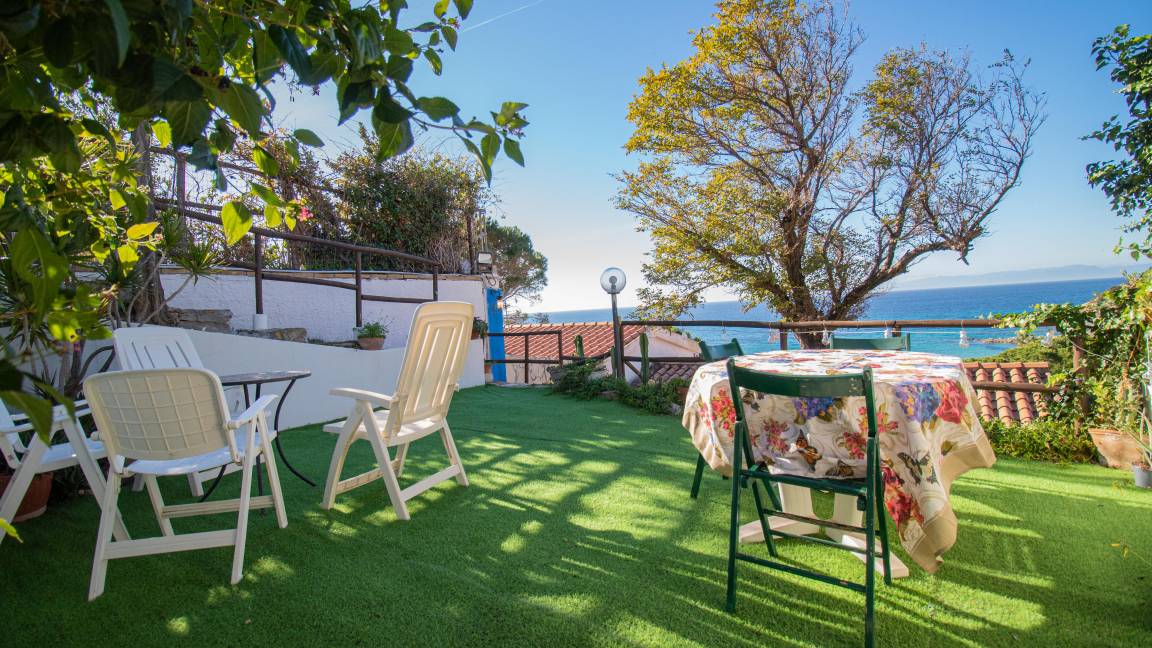 Villa ∙ 3 Bedrooms ∙ 6 Guests - Quartu Sant’Elena