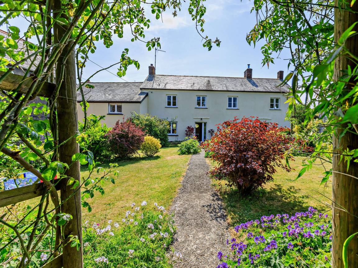 Cottage ∙ 4 Bedrooms ∙ 9 Guests - Devon