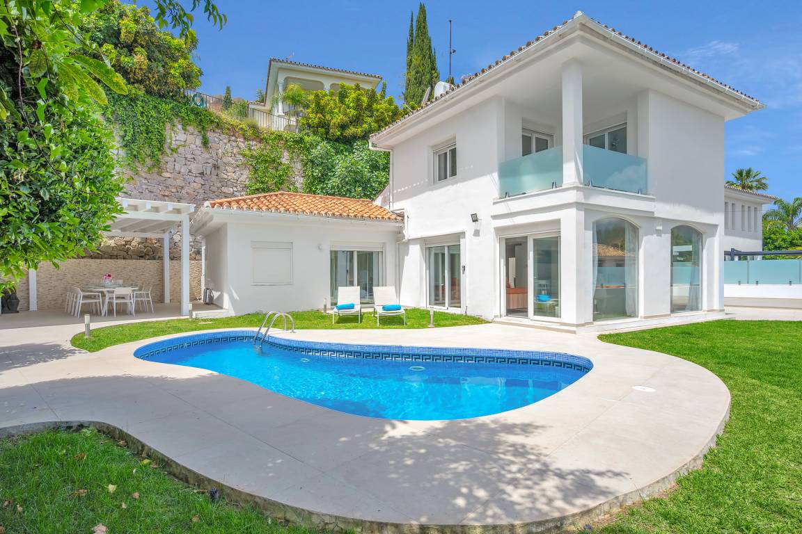 260 M² Villa ∙ 6 Bedrooms ∙ 12 Guests - Marbella