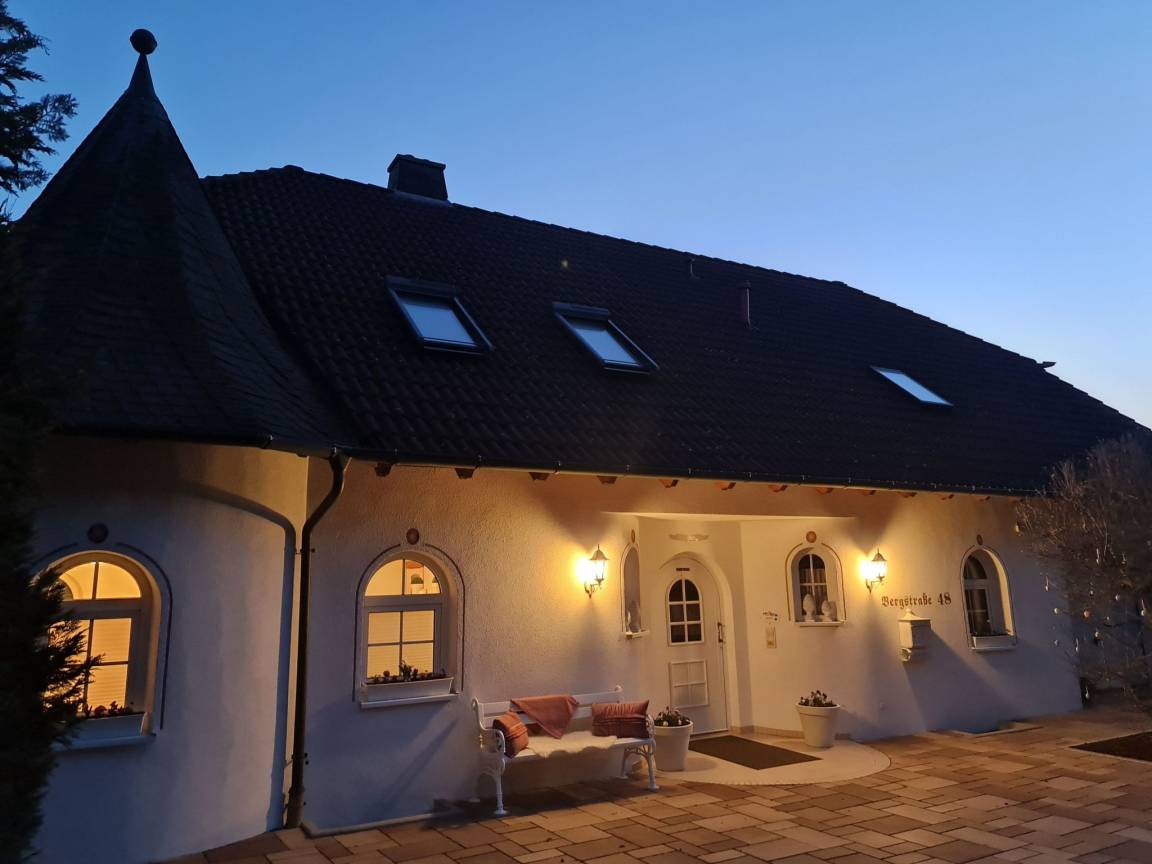 201 M² Ferienwohnung ∙ 3 Schlafzimmer ∙ 6 Gäste - Bad Neustadt an der Saale