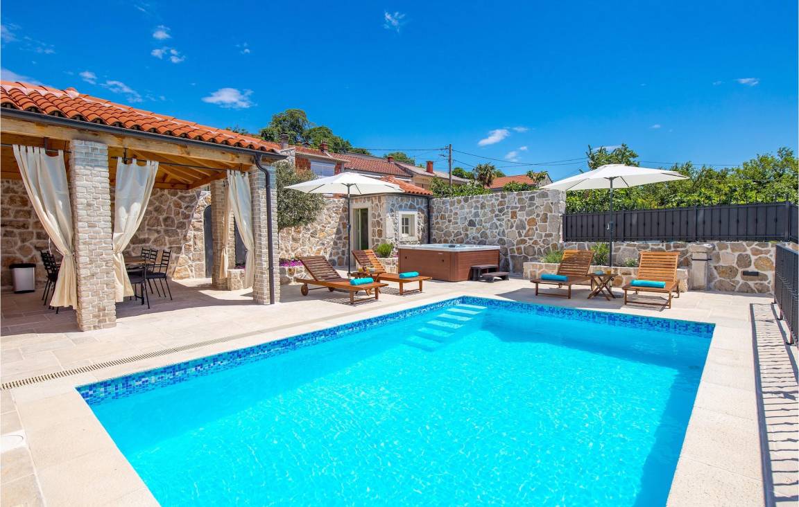 136 M² Maisonette ∙ 3 Bedrooms ∙ 6 Guests - Novi Vinodolski