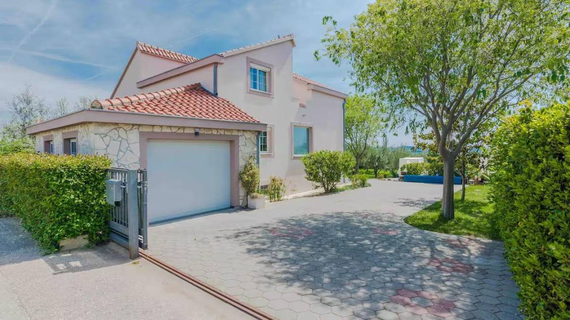 Maison De Vacances ∙ 4 Chambres ∙ 10 Personnes - Sukošan