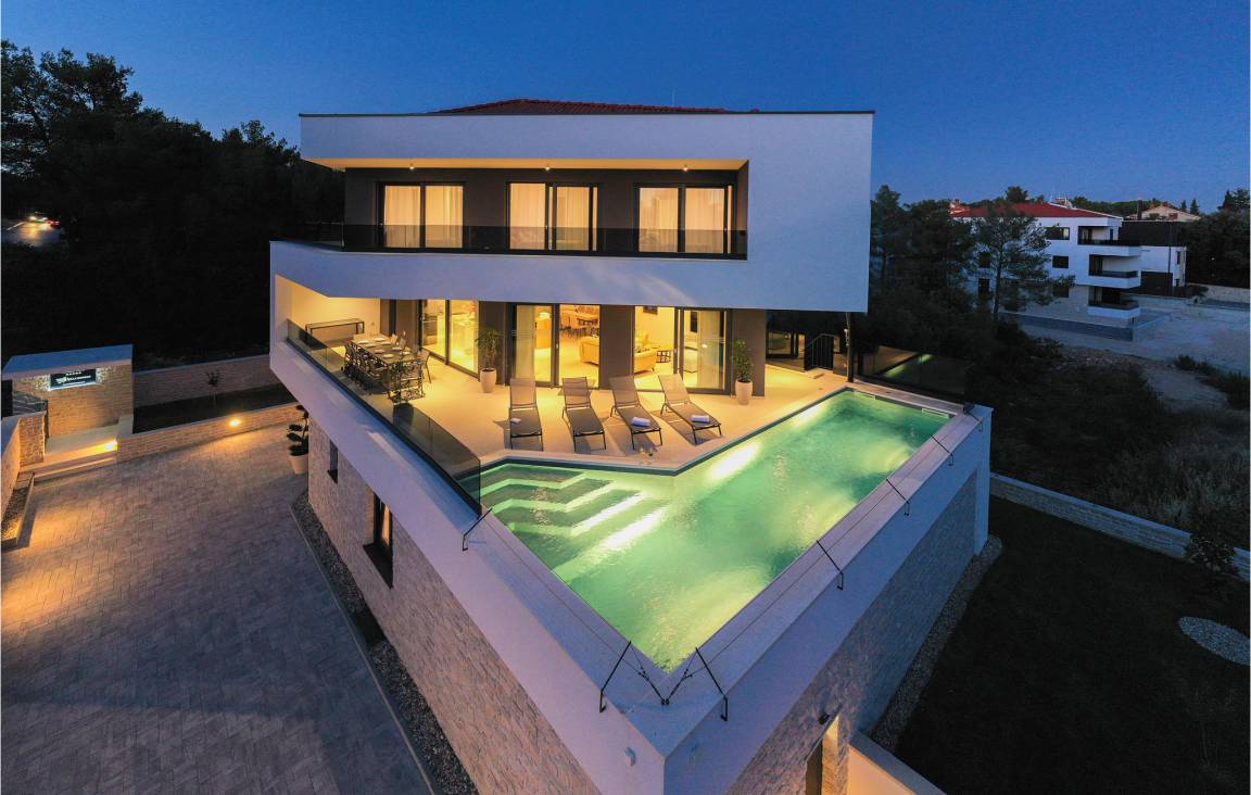 298 M² House ∙ 5 Bedrooms ∙ 10 Guests - Biograd na Moru