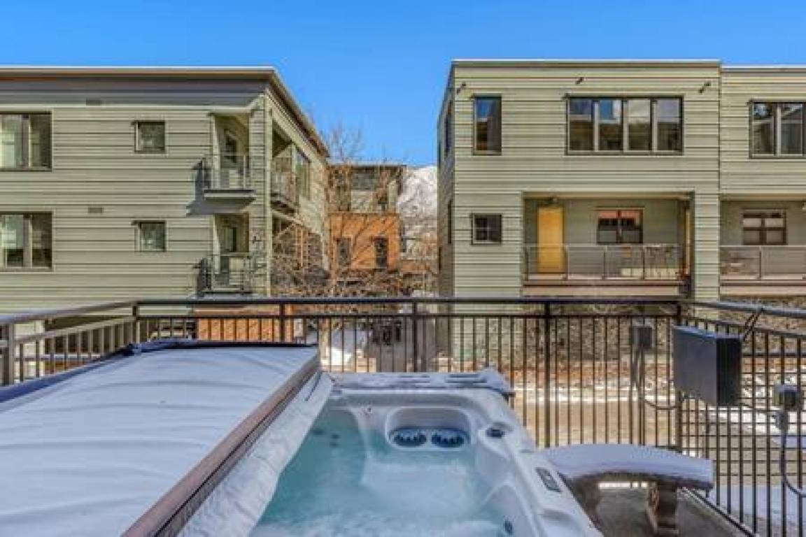 Apartment ∙ 2 Bedrooms ∙ 4 Guests - Aspen, CO