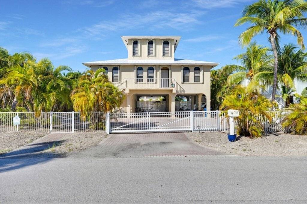 House ∙ 4 Bedrooms ∙ 8 Guests - Florida Keys, FL