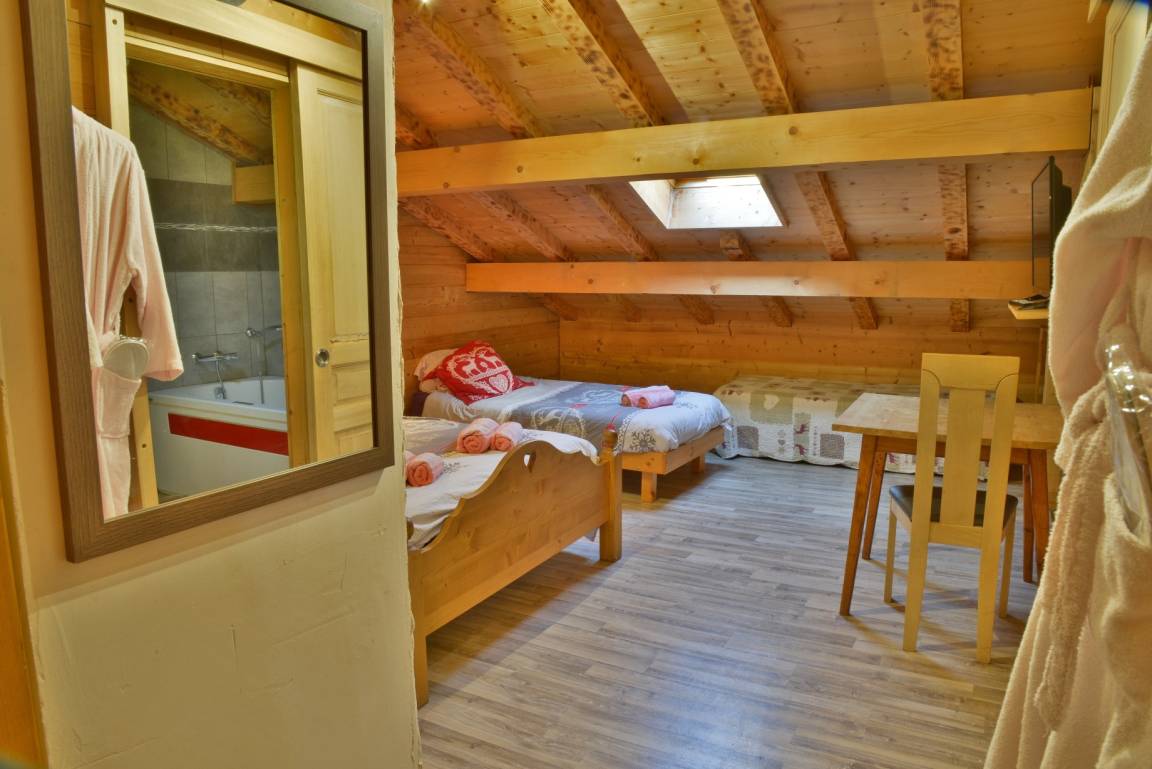 15 M² Chambre D'hôtes ∙ 1 Chambre ∙ 4 Personnes - Morzine