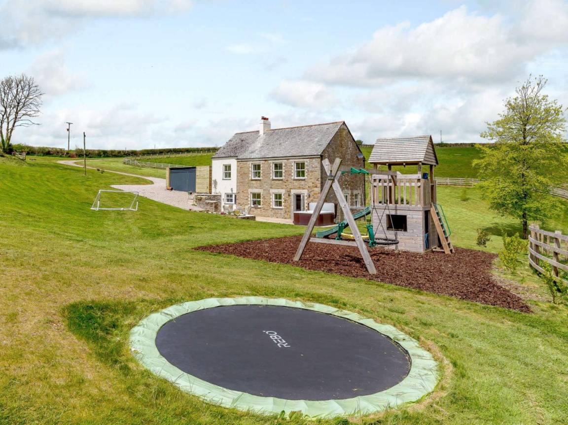 Cottage ∙ 4 Bedrooms ∙ 8 Guests - Polperro