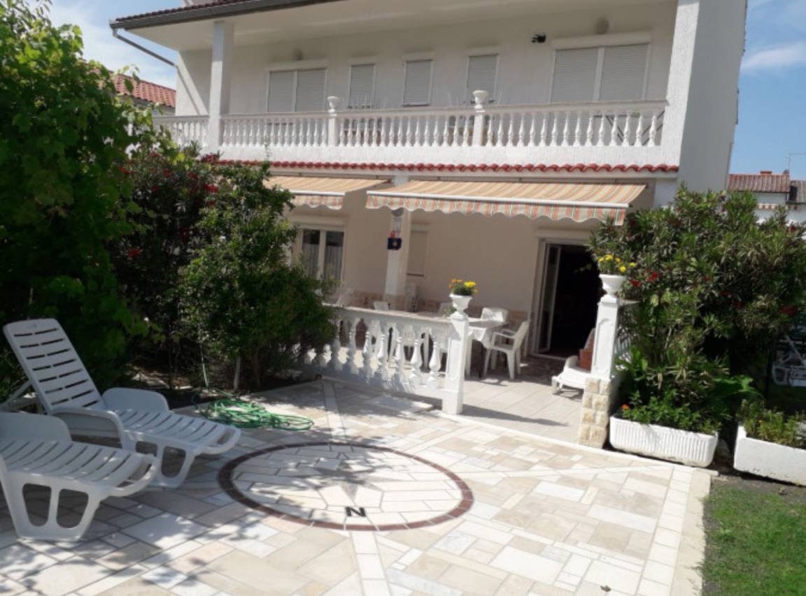 100 M² Appartement ∙ 3 Slaapkamers ∙ 8 Gasten - Rab