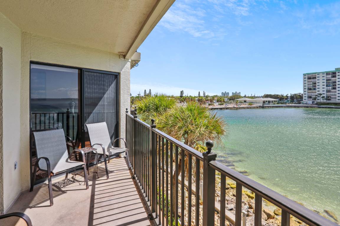 102 M² Condo ∙ 2 Bedrooms ∙ 6 Guests - Treasure Island, FL
