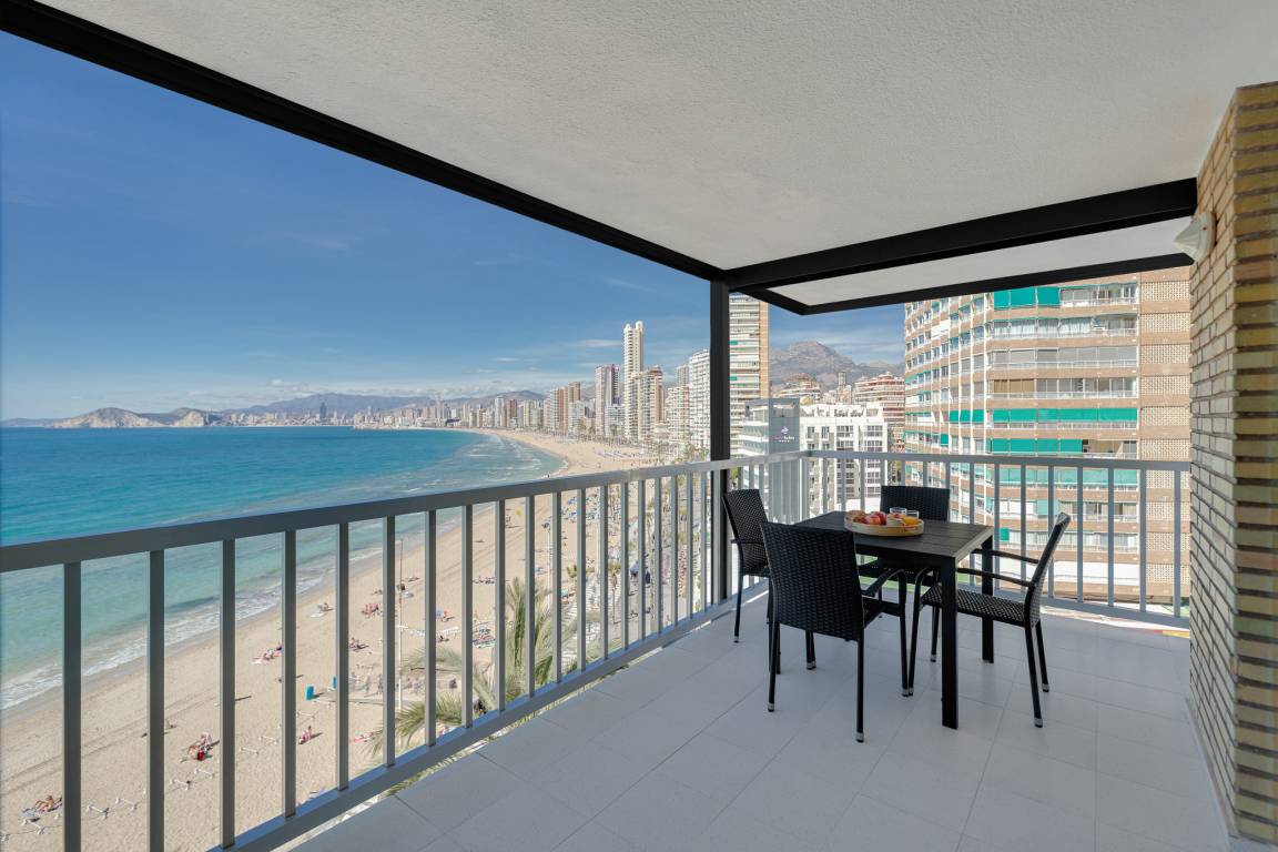 90 M² Apartment ∙ 3 Bedrooms ∙ 8 Guests - Benidorm