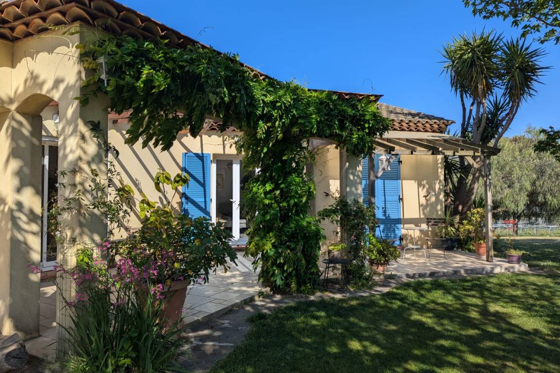 200 M² Maison De Vacances ∙ 4 Chambres ∙ 10 Personnes - La Garde