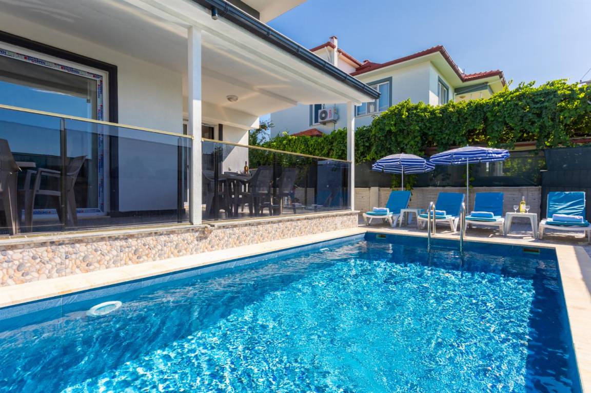220 M² Villa ∙ 4 Schlafzimmer ∙ 9 Gäste - Dalaman