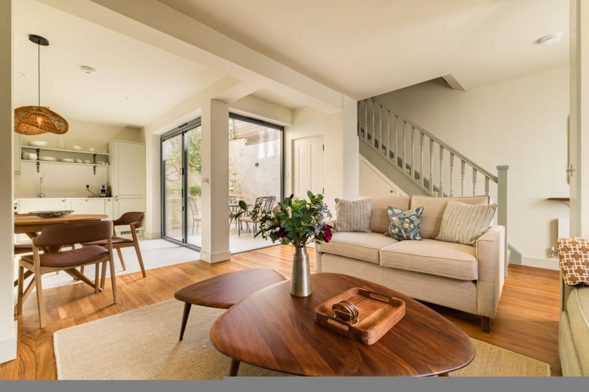 House ∙ 2 Bedrooms ∙ 4 Guests - London