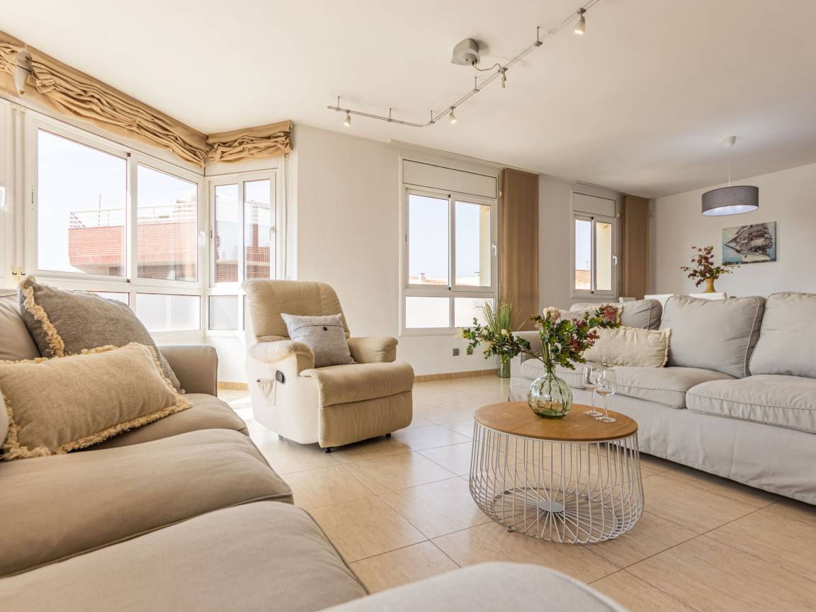 120 M² Apartamento ∙ 3 Habitaciones ∙ 8 Huéspedes - Deltebre