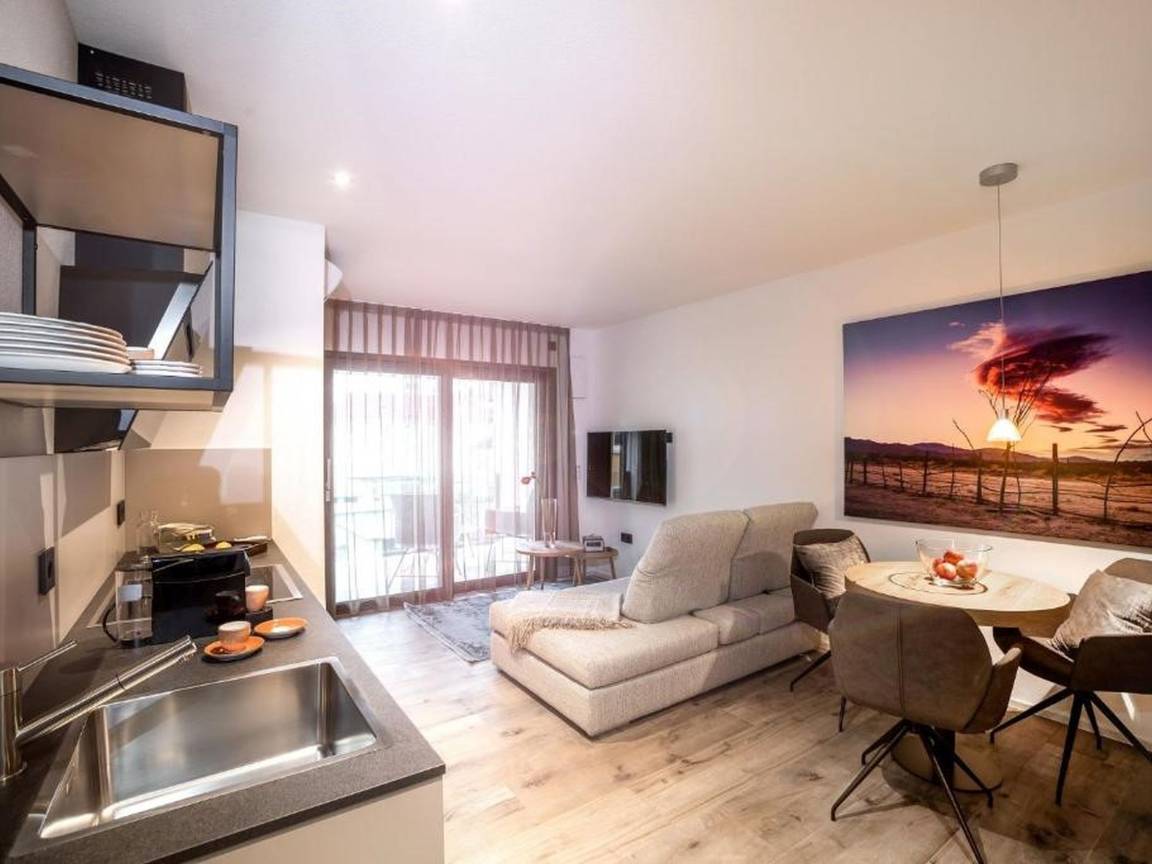 40 M² Ferienwohnung ∙ 1 Schlafzimmer ∙ 2 Gäste - Hilzingen