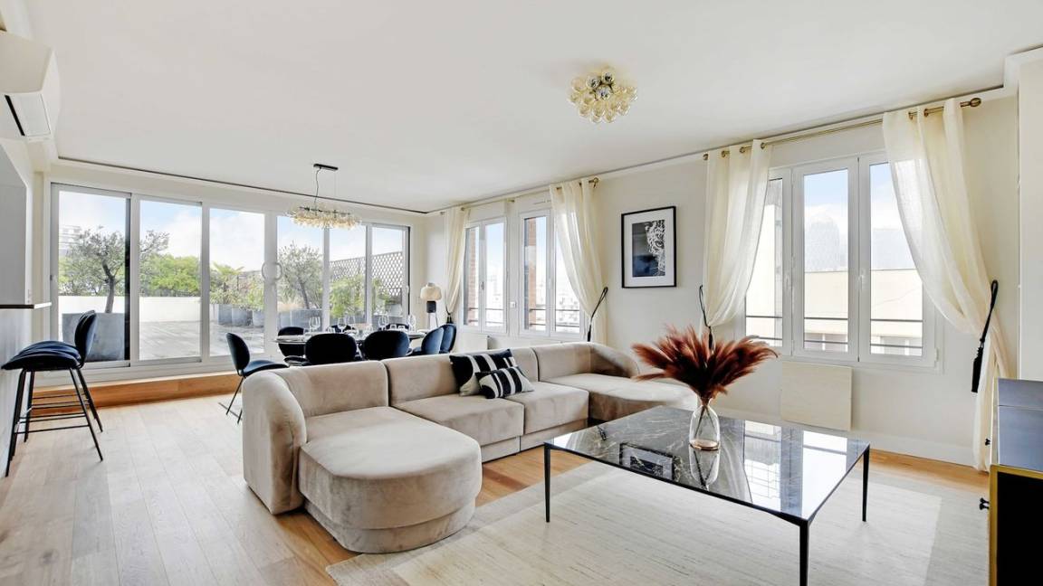 140 M² Appartement ∙ 3 Chambres ∙ 8 Personnes - Courbevoie