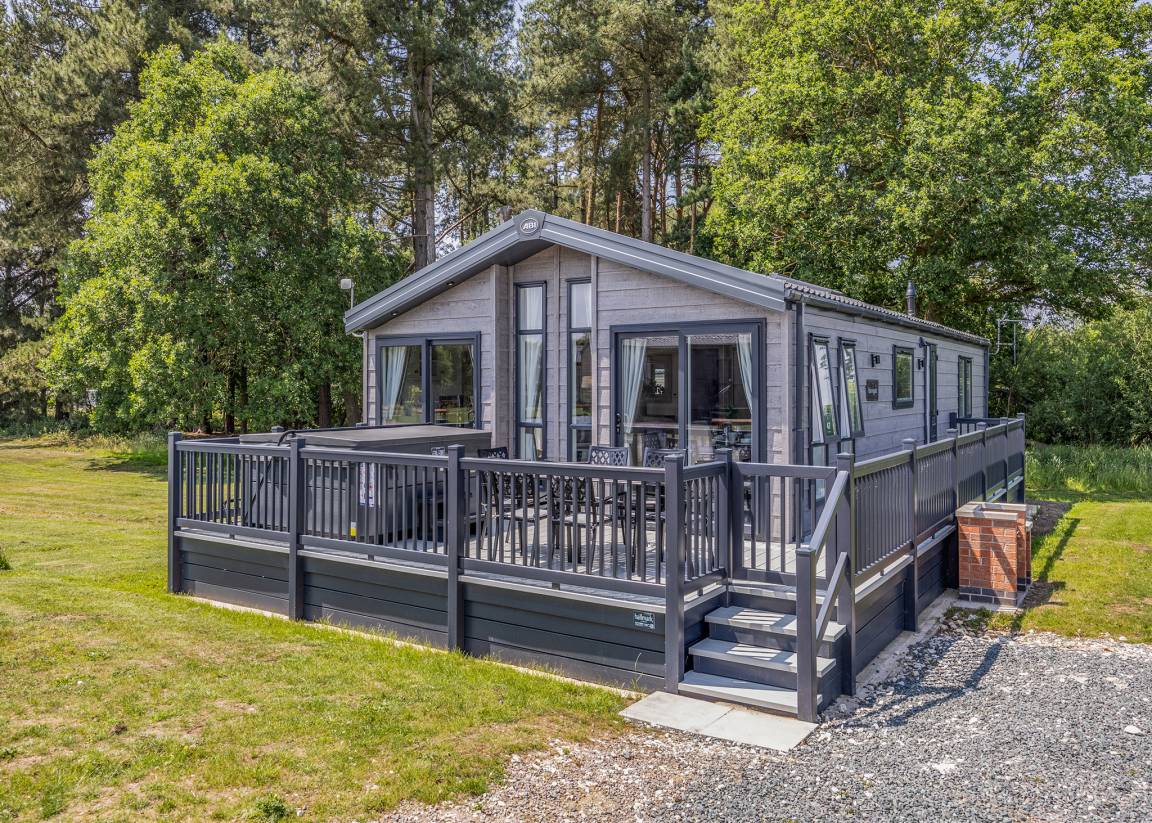 Chalet ∙ 2 Bedrooms ∙ 4 Guests - Woodhall Spa