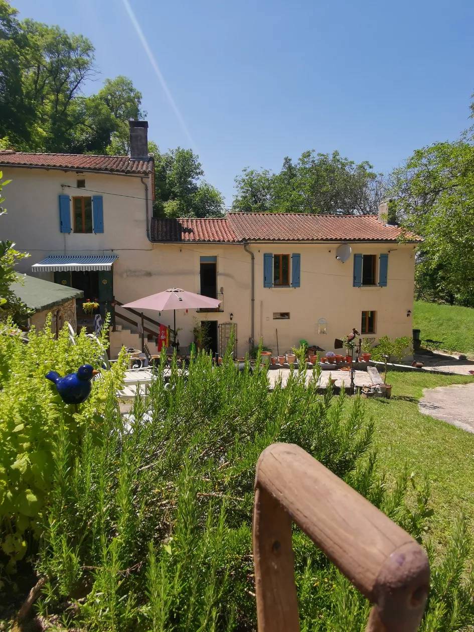 100 M² House ∙ 3 Bedrooms ∙ 5 Guests - Aubeterre-sur-Dronne