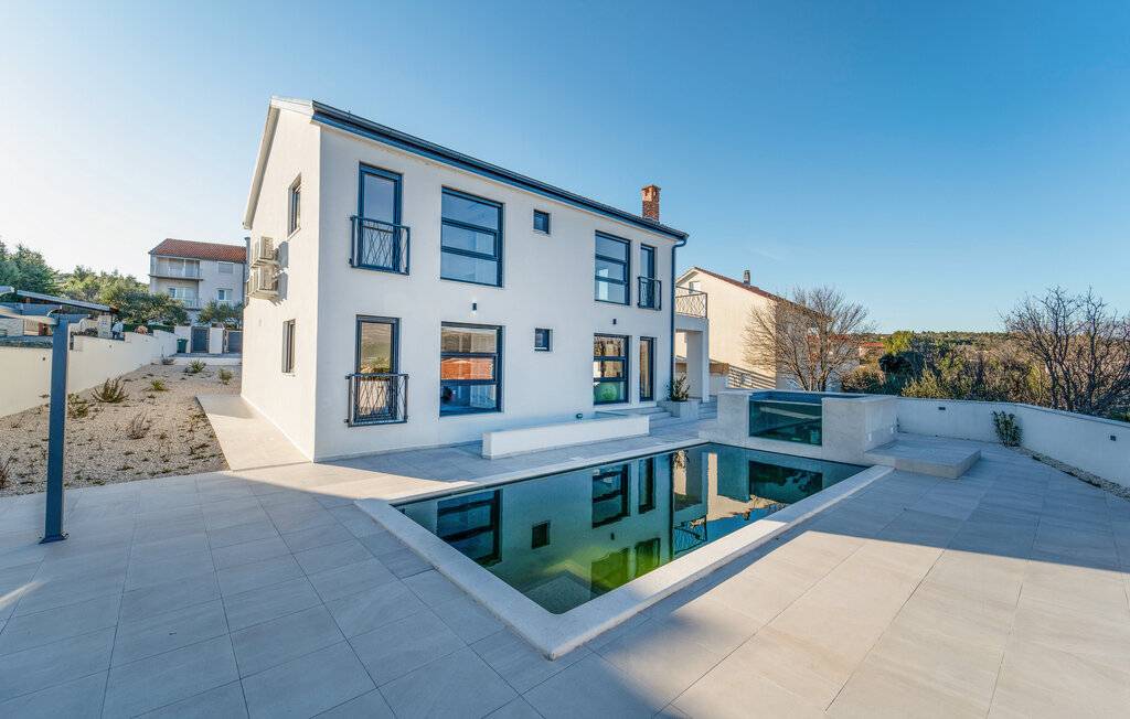 280 M² Villa ∙ 3 Schlafzimmer ∙ 6 Gäste - Obrovac