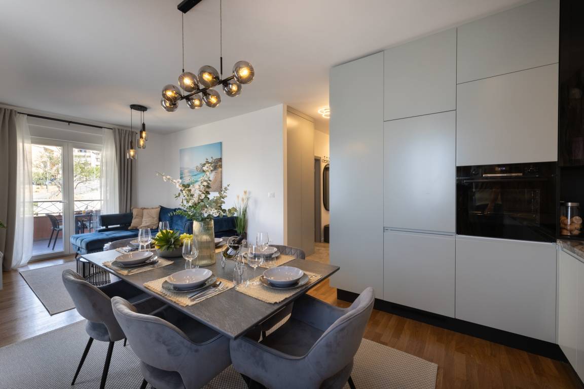 77 M² Ferienwohnung ∙ 2 Schlafzimmer ∙ 6 Gäste - Podstrana