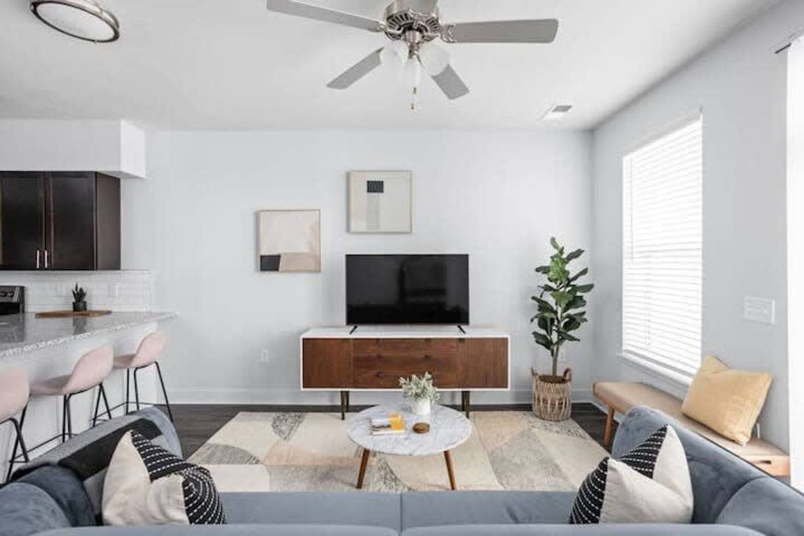 Apartment ∙ 4 Bedrooms ∙ 10 Guests - Castleton, IN