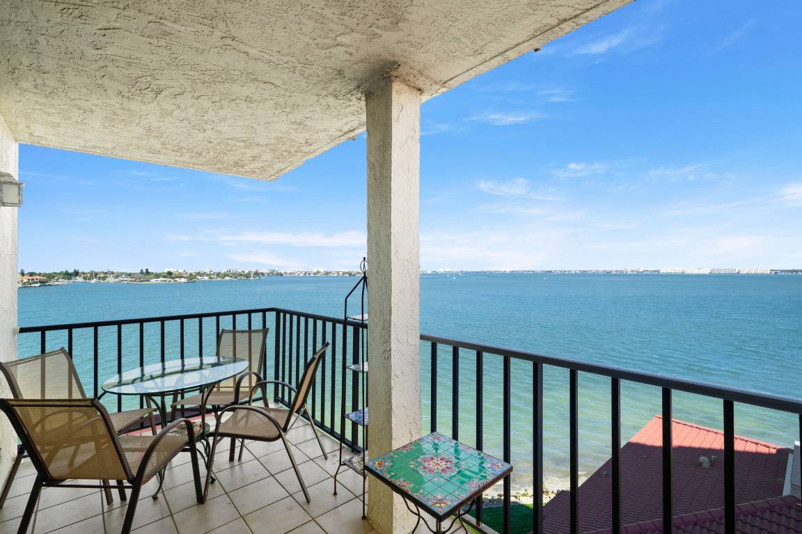 85 M² Condo ∙ 2 Bedrooms ∙ 4 Guests - St. Petersburg, FL