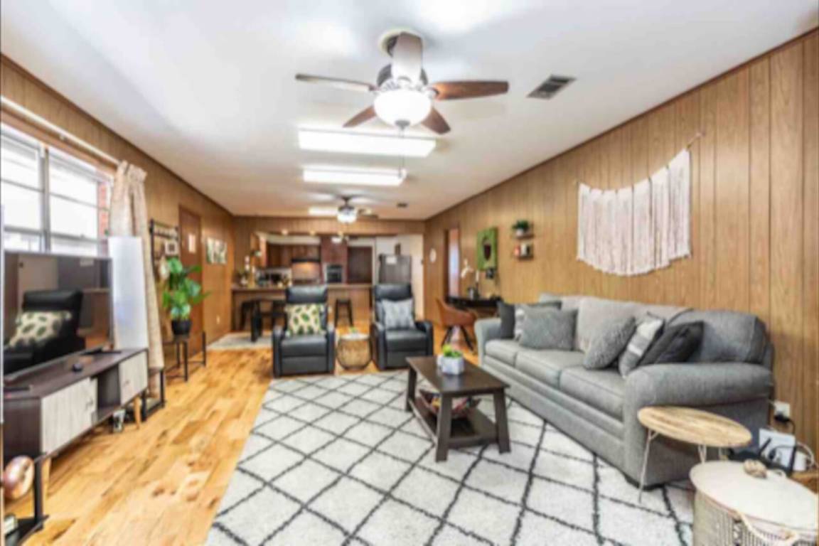 190 M² House ∙ 5 Bedrooms ∙ 8 Guests - Kenner, LA