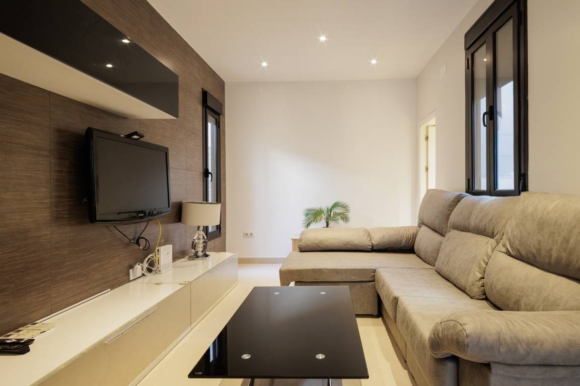 70 M² Apartamento ∙ 3 Habitaciones ∙ 6 Huéspedes - Sevilla, España