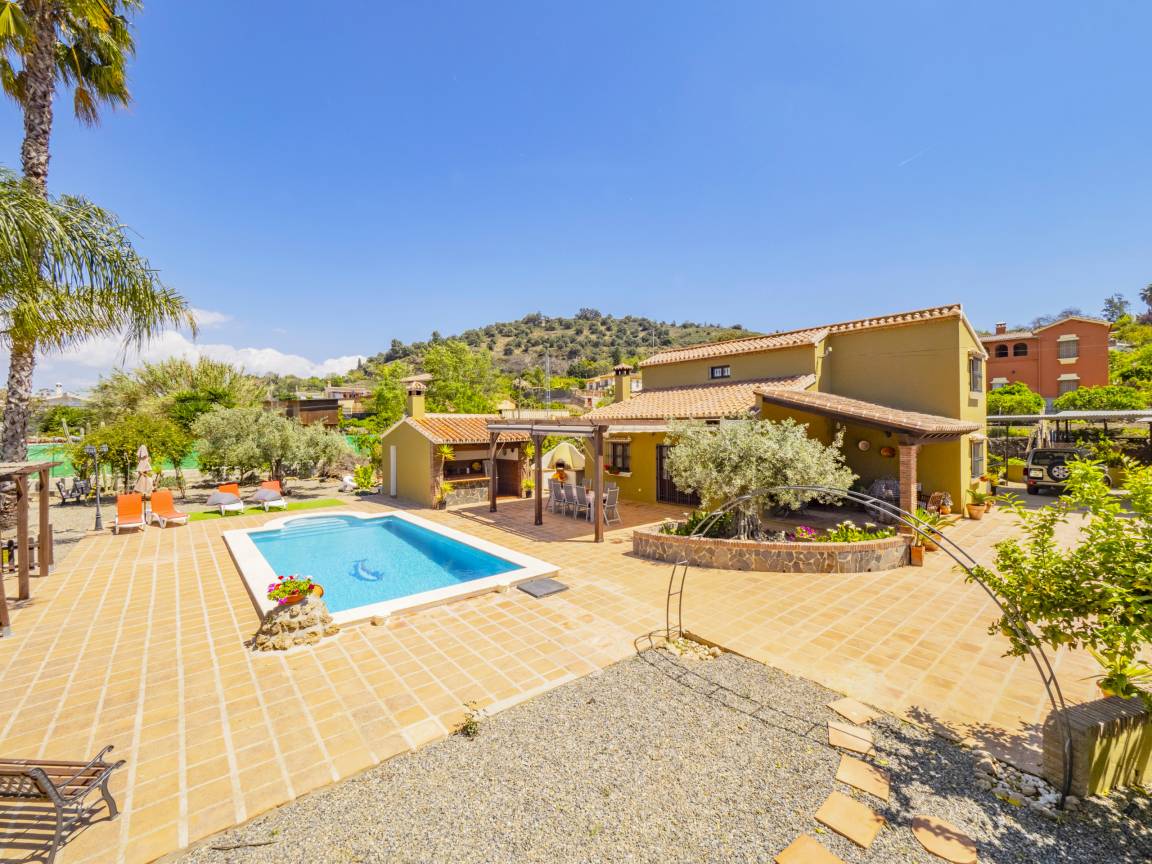 240 M² Villa ∙ 3 Bedrooms ∙ 6 Guests - Coín