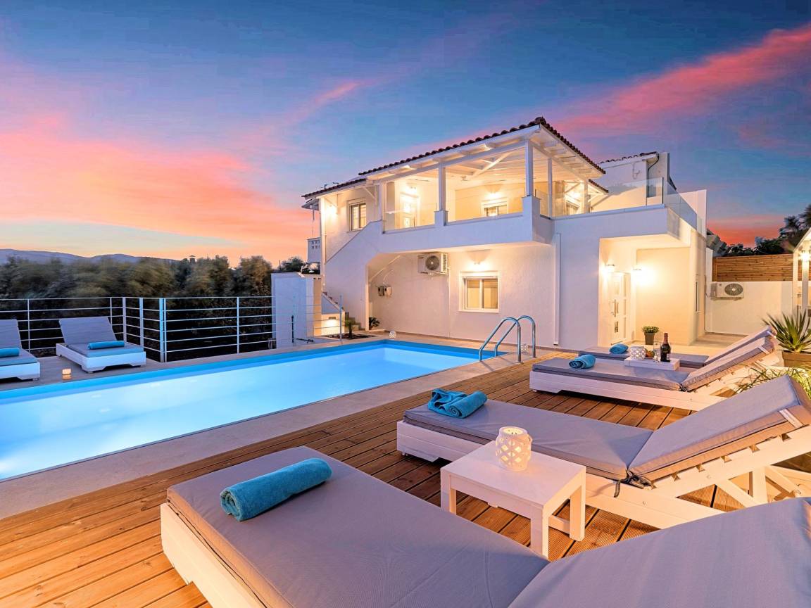 150 M² House ∙ 3 Bedrooms ∙ 9 Guests - Agios Nikolaos