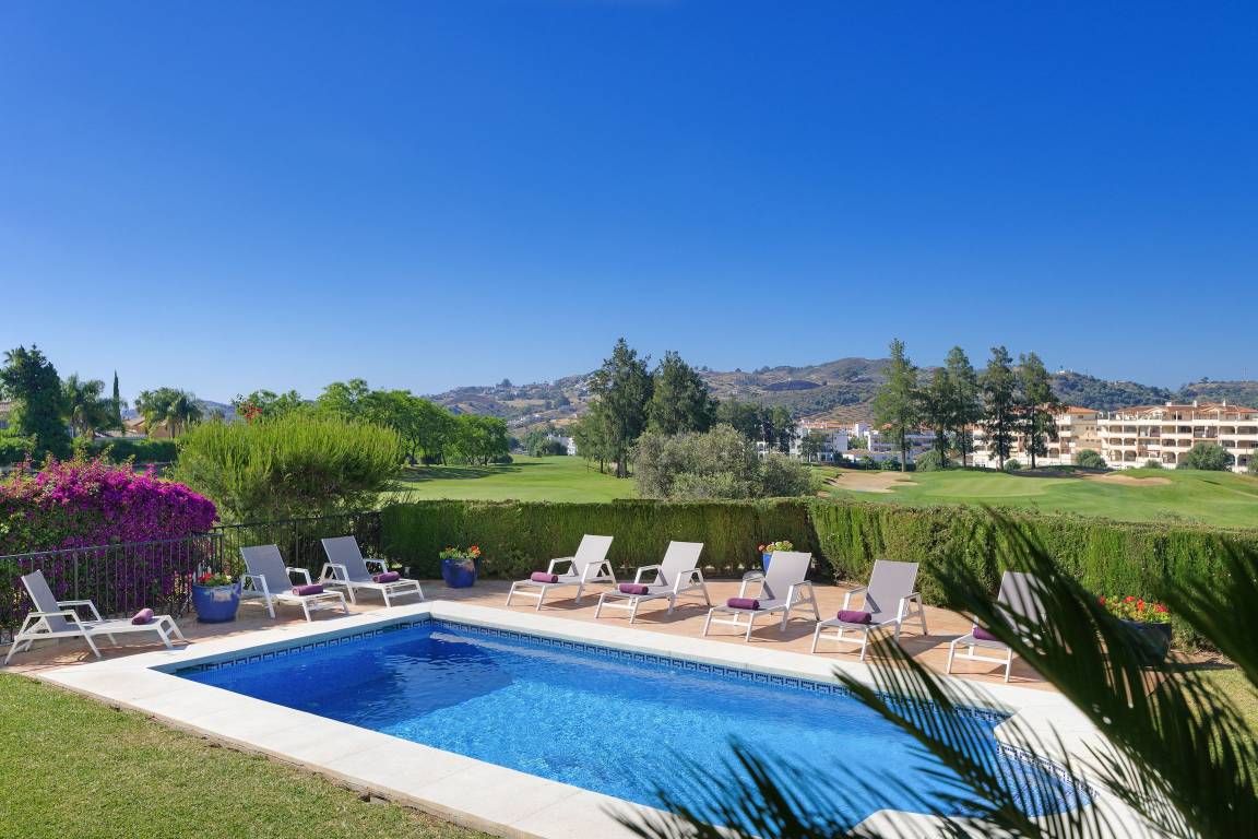 300 M² Villa ∙ 5 Bedrooms ∙ 15 Guests - Mijas