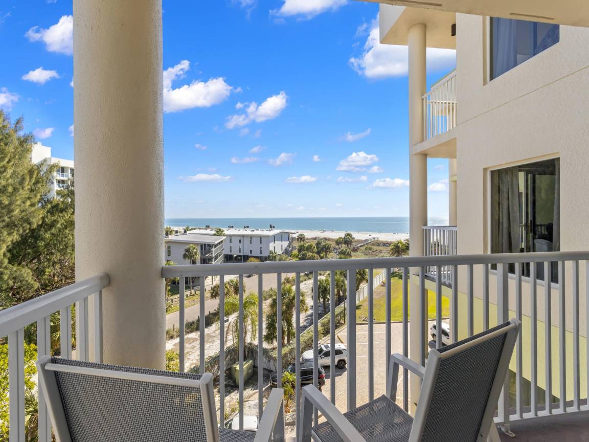 81 M² Condo ∙ 2 Bedrooms ∙ 6 Guests - Treasure Island, FL