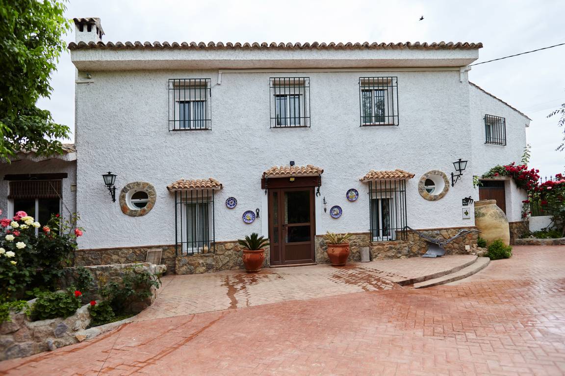 200 M² Casa ∙ 5 Habitaciones ∙ 12 Huéspedes - Alcaudete