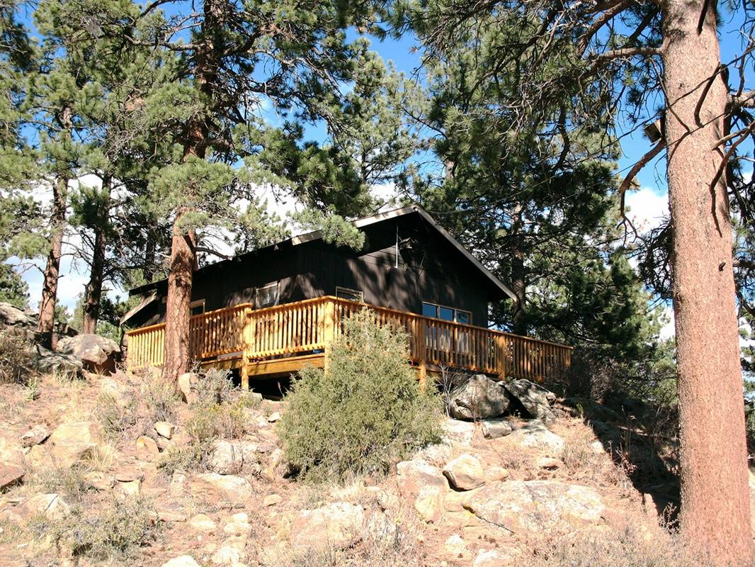Cabin ∙ 2 Bedrooms ∙ 4 Guests - Estes Park, CO