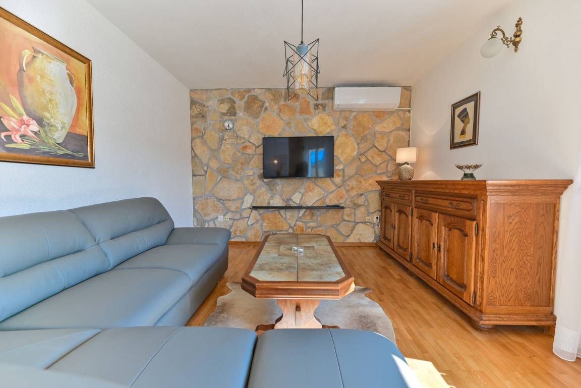 130 M² Ferienwohnung ∙ 3 Schlafzimmer ∙ 6 Gäste - Trogir