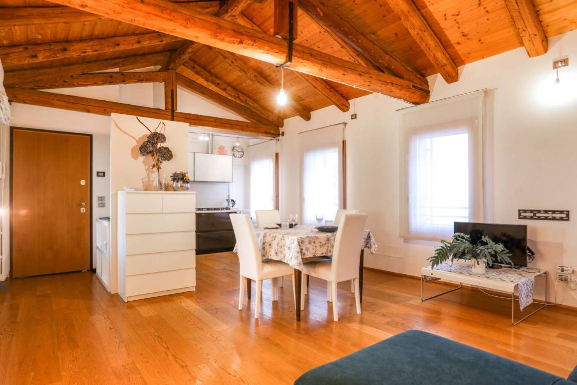 90 M² Apartment ∙ 2 Bedrooms ∙ 3 Guests - Treviso