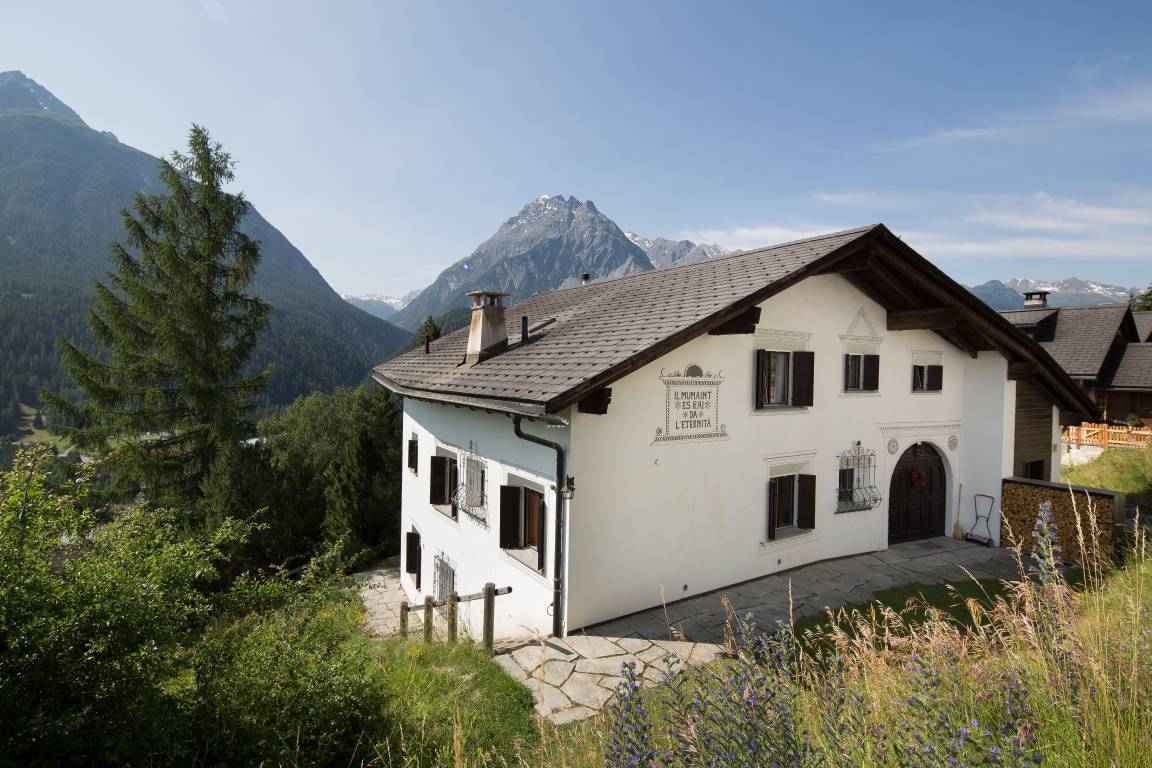 180 M² Ferienhaus ∙ 5 Schlafzimmer ∙ 12 Gäste - Scuol