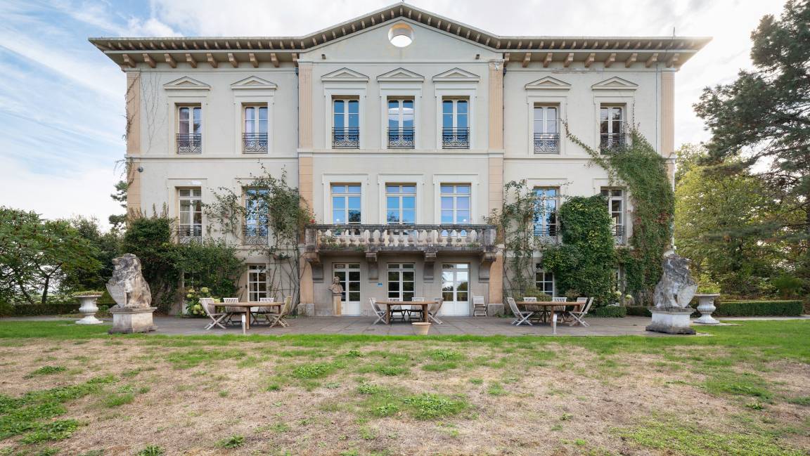 300 M² Appartement ∙ 6 Chambres ∙ 10 Personnes - Guer