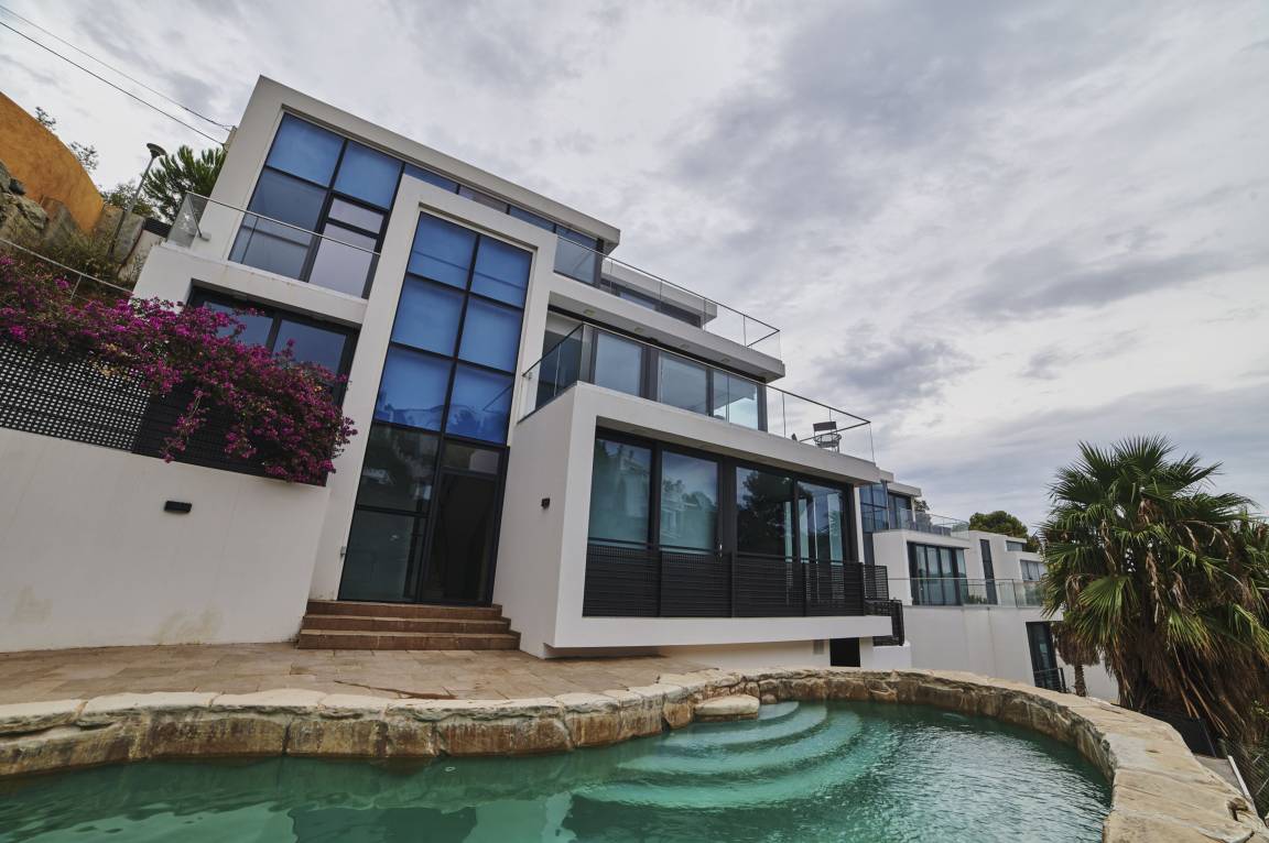 250 M² Villa ∙ 4 Chambres ∙ 8 Personnes - Llançà