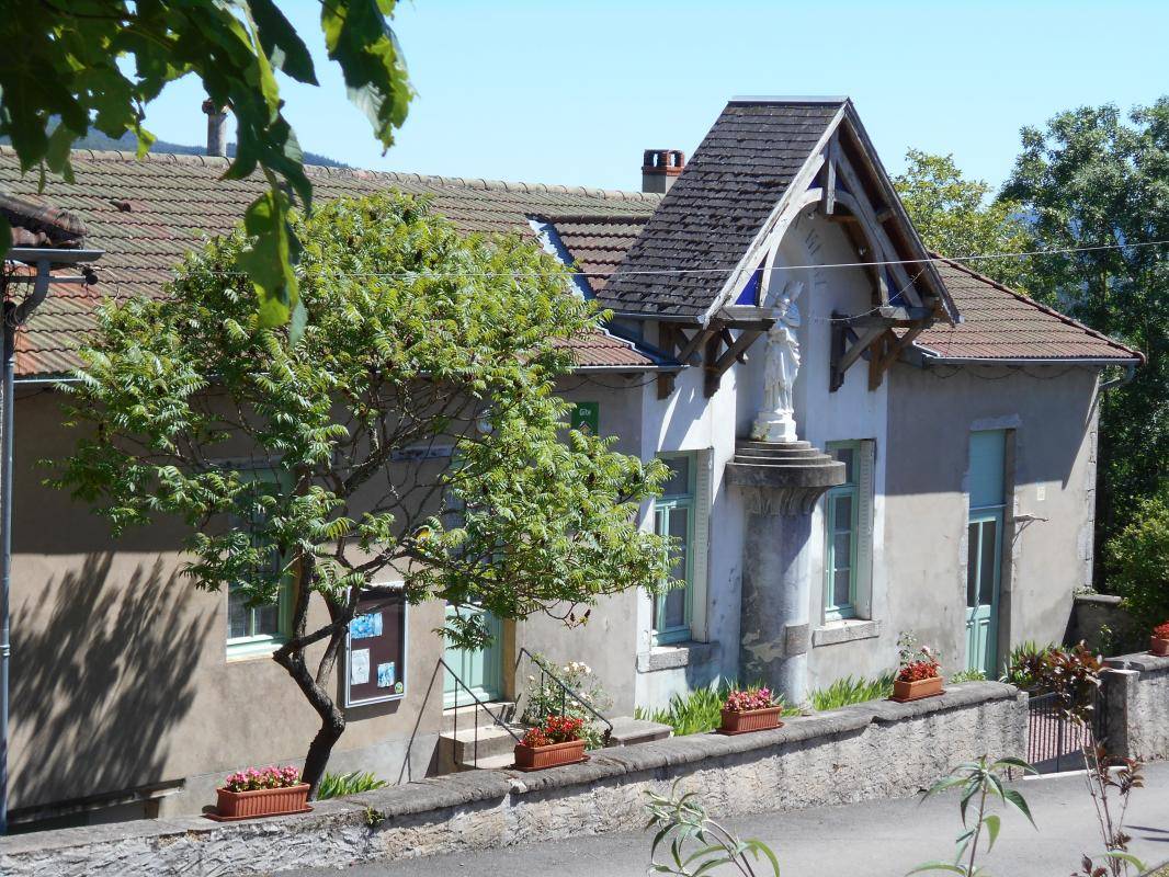 200 M² Gîte ∙ 5 Chambres ∙ 12 Personnes - Allier