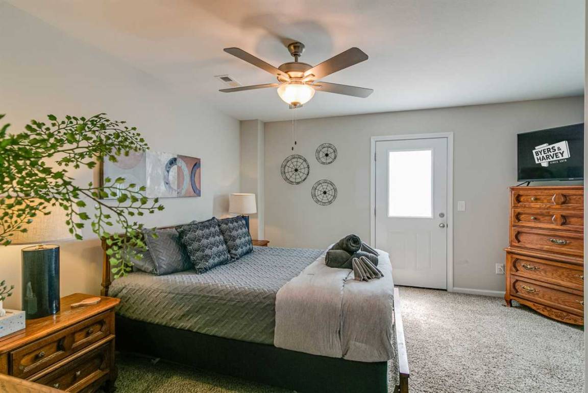 149 M² House ∙ 4 Bedrooms ∙ 10 Guests - Clarksville, TN