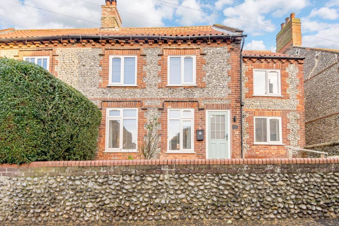 Cottage ∙ 4 Bedrooms ∙ 8 Guests - West Runton