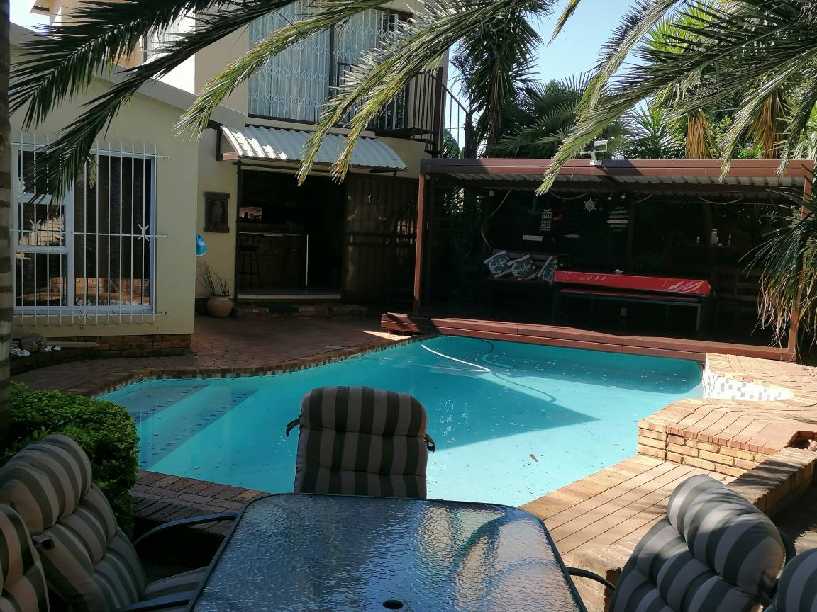 95 M² House ∙ 3 Bedrooms ∙ 6 Guests - Kempton Park