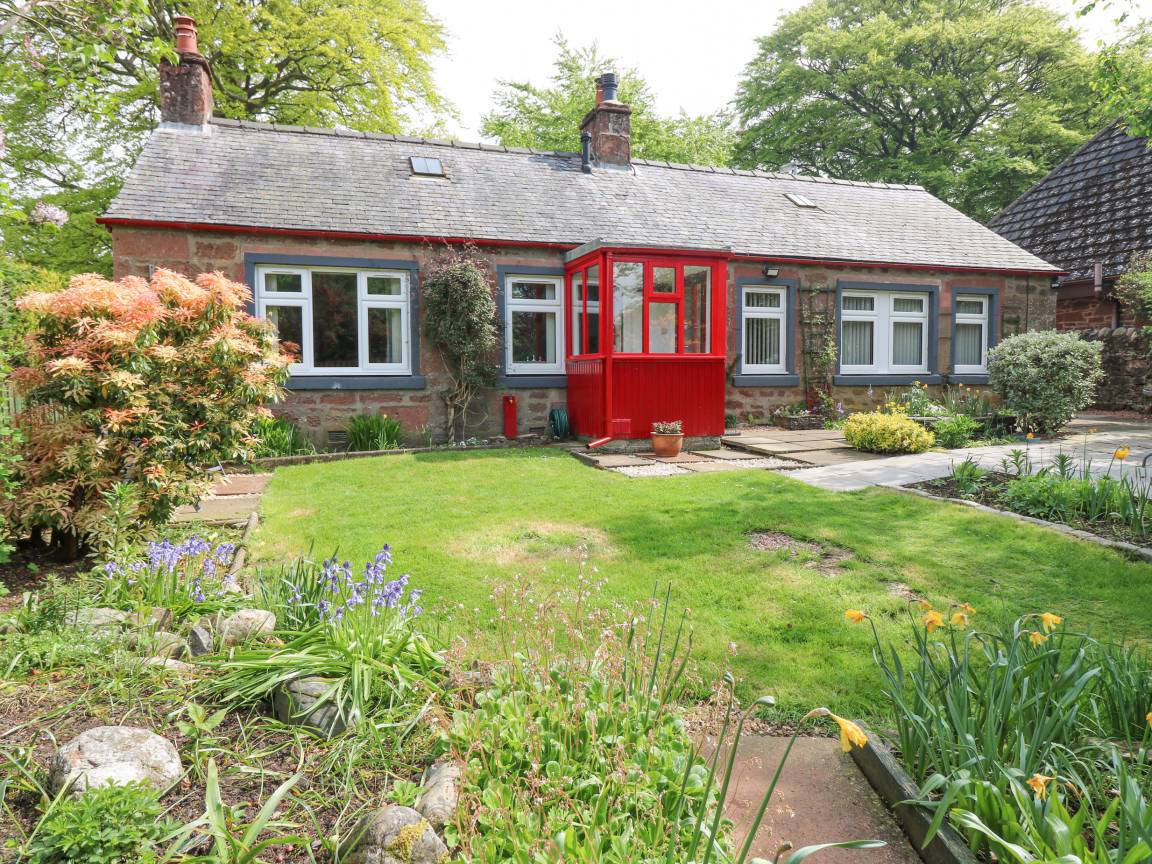 Cottage ∙ 2 Bedrooms ∙ 4 Guests - Forfar